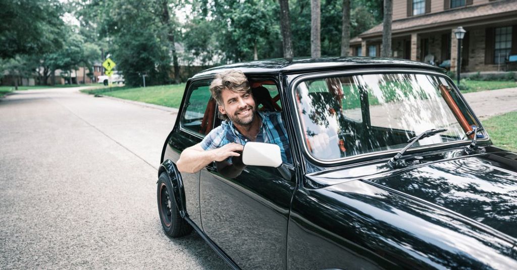 Right-hand drive countries: reasons, history, tips