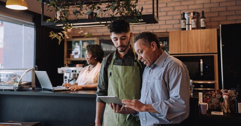 10 steps to start a restaurant in 2025